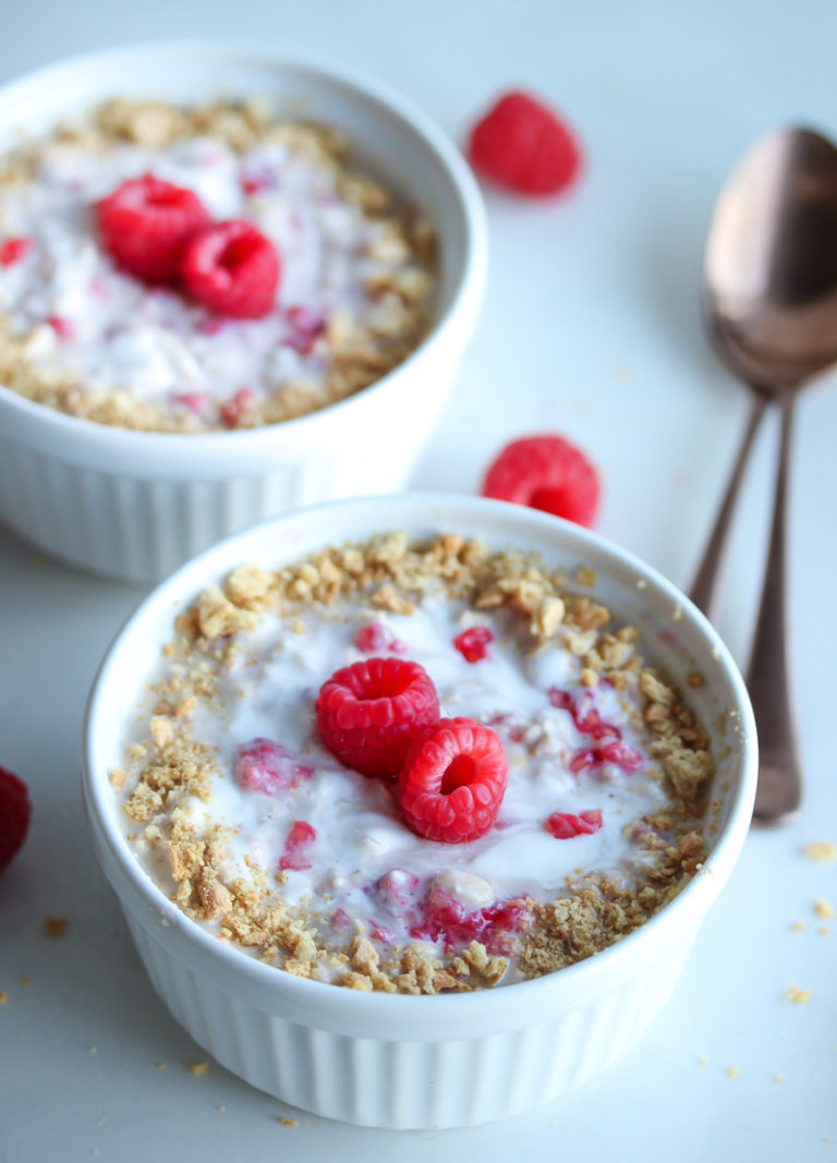 Raspberry Cheesecake Overnight Oats - Dishing Out Health