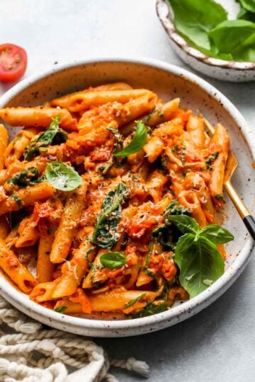 One Pan Creamy Tomato Pasta - Dishing Out Health